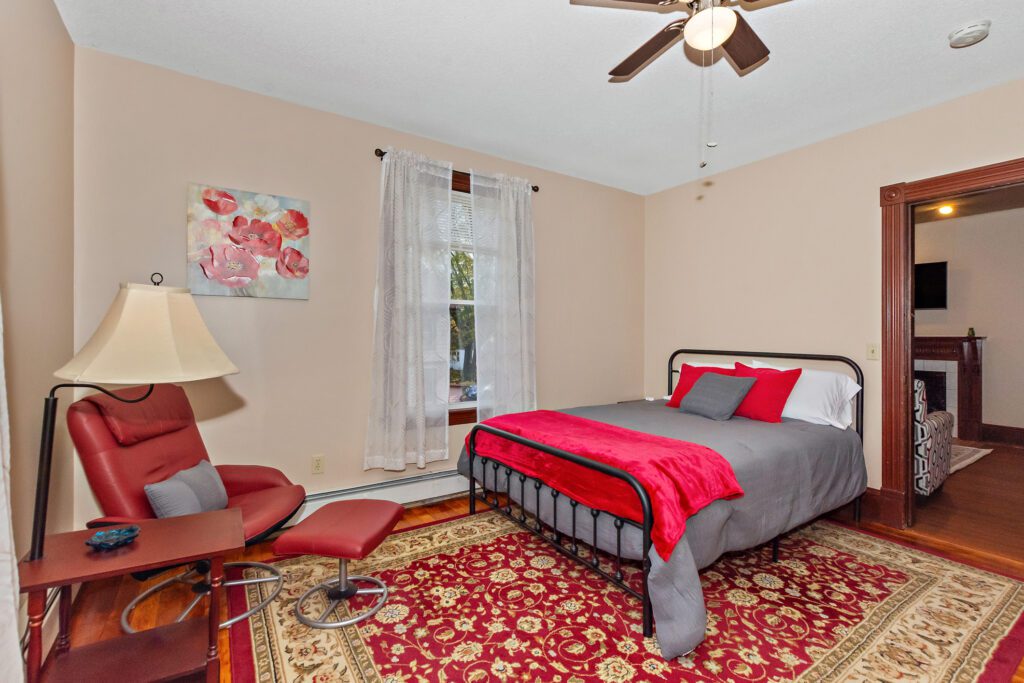 Flexible Short-Term Furnished Room for Rent in CT - Short Term Stay ...